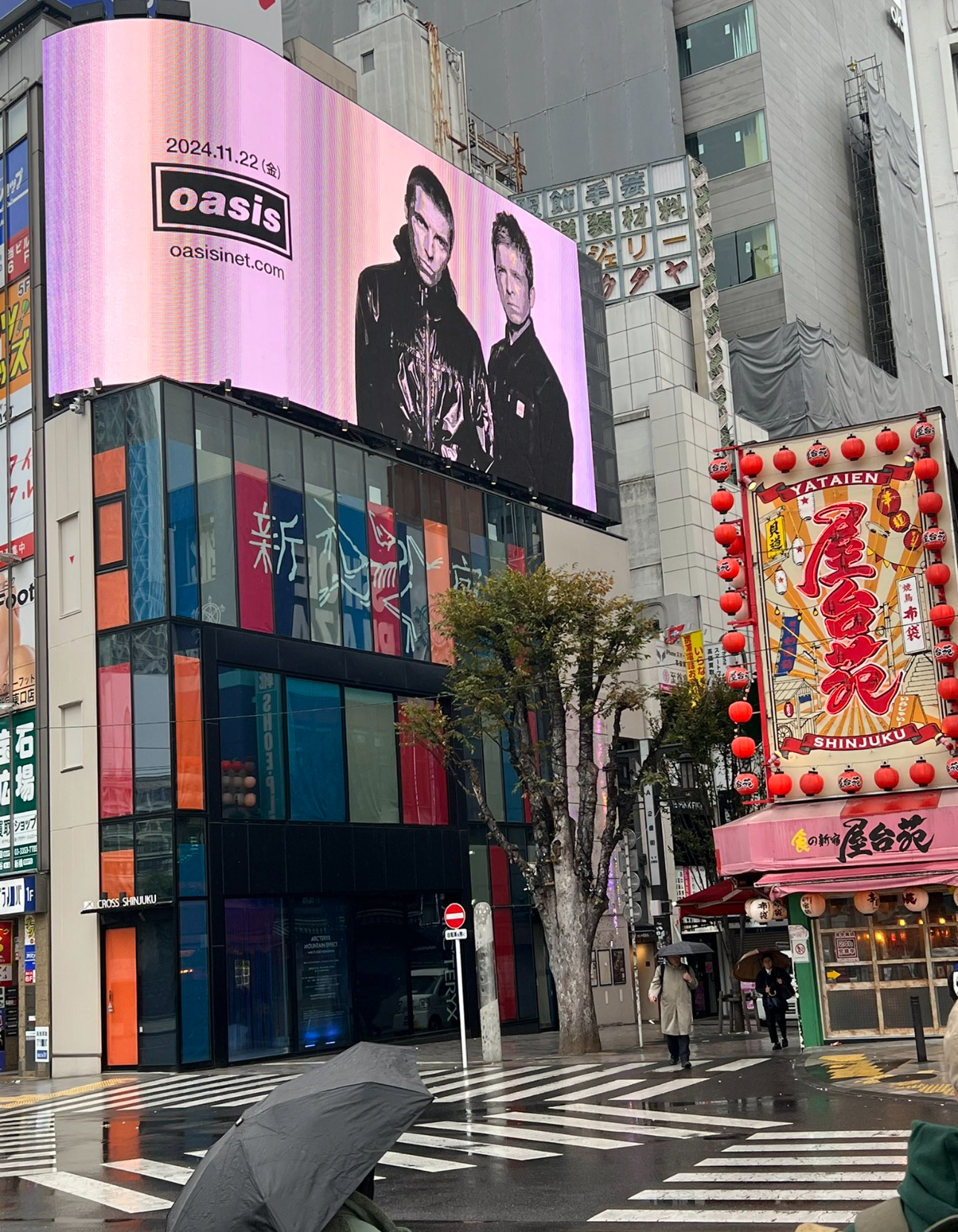 【Oasis オアシス来日決定⁈】街の様子 Oasis Japan Tour Billboard | Lyra Sky